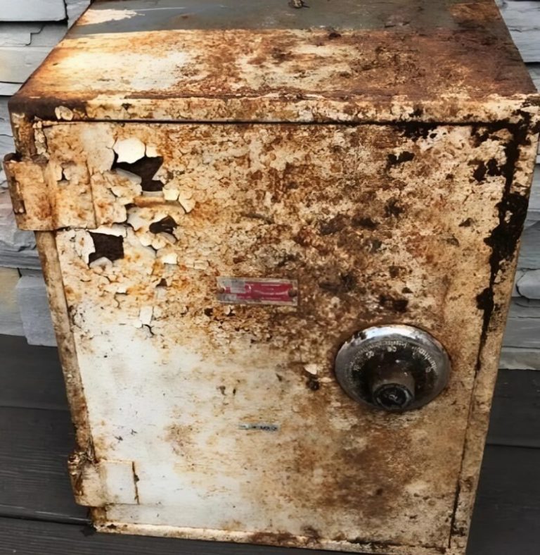 They Broke It Open Expecting Treasure—But What Was Inside the Safe ...