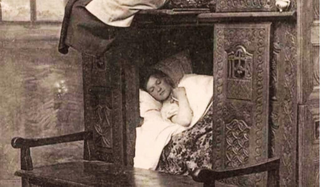 The Medieval Bed That Was Also a Closet: How People Slept 600 Years Ago