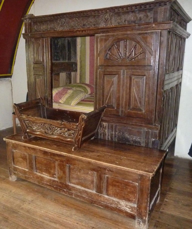 The Medieval Bed That Was Also a Closet: How People Slept 600 Years Ago