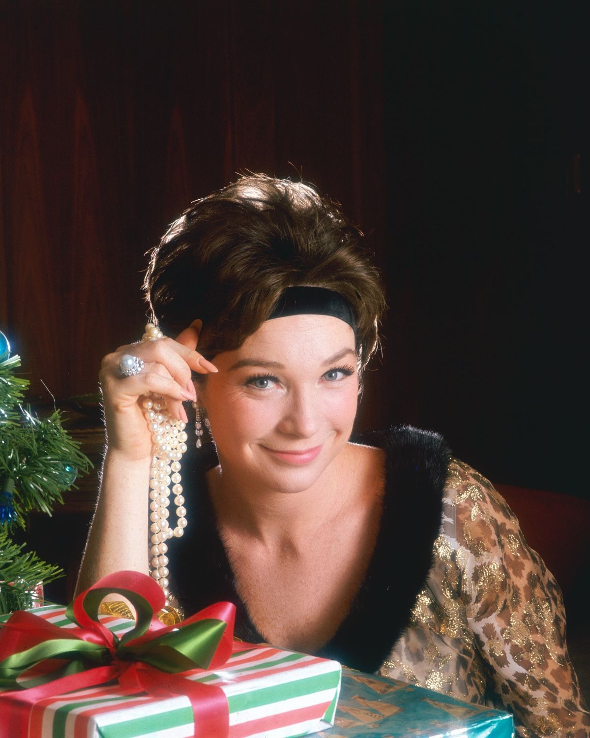 Shirley MacLaine Steps Out at 91 — and Critics Say Her Beauty Is Gone