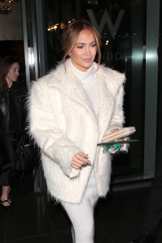 Fresh Paparazzi in L.A.: Jennifer Lopez Steps Out — And People Can’t ...