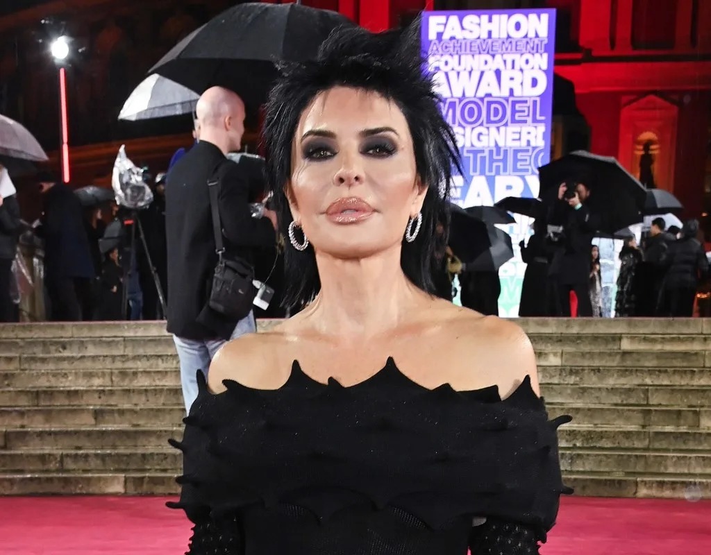 Lisa Rinna Posted a Nude Photo at 62 and Explained Exactly Why