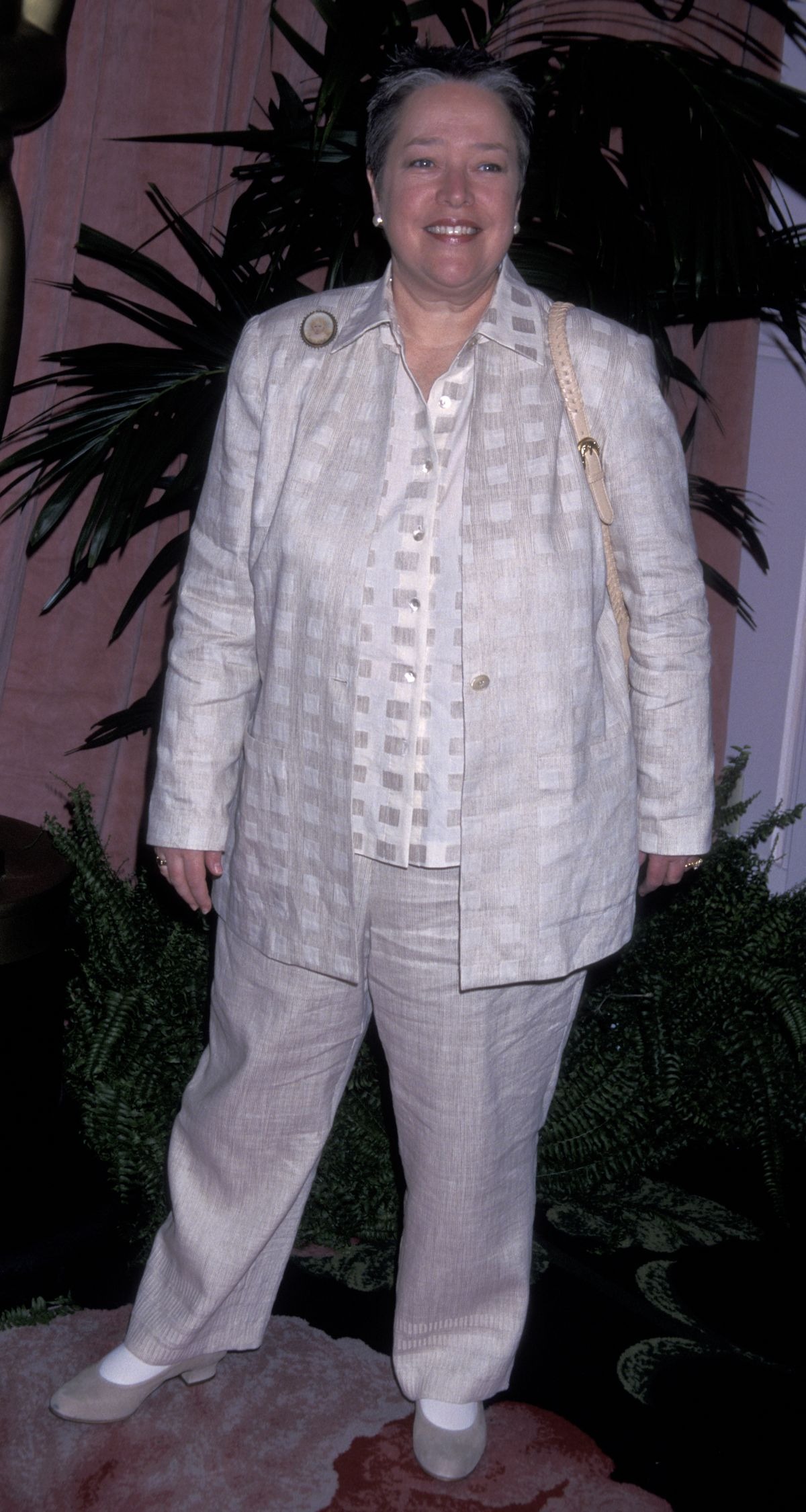 Kathy Bates, 77, Looked So Different at Awards Season That People ...